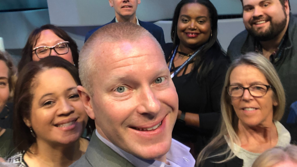 A Tale of Two Leaders: Which One Are You? - Lead With Hospitality